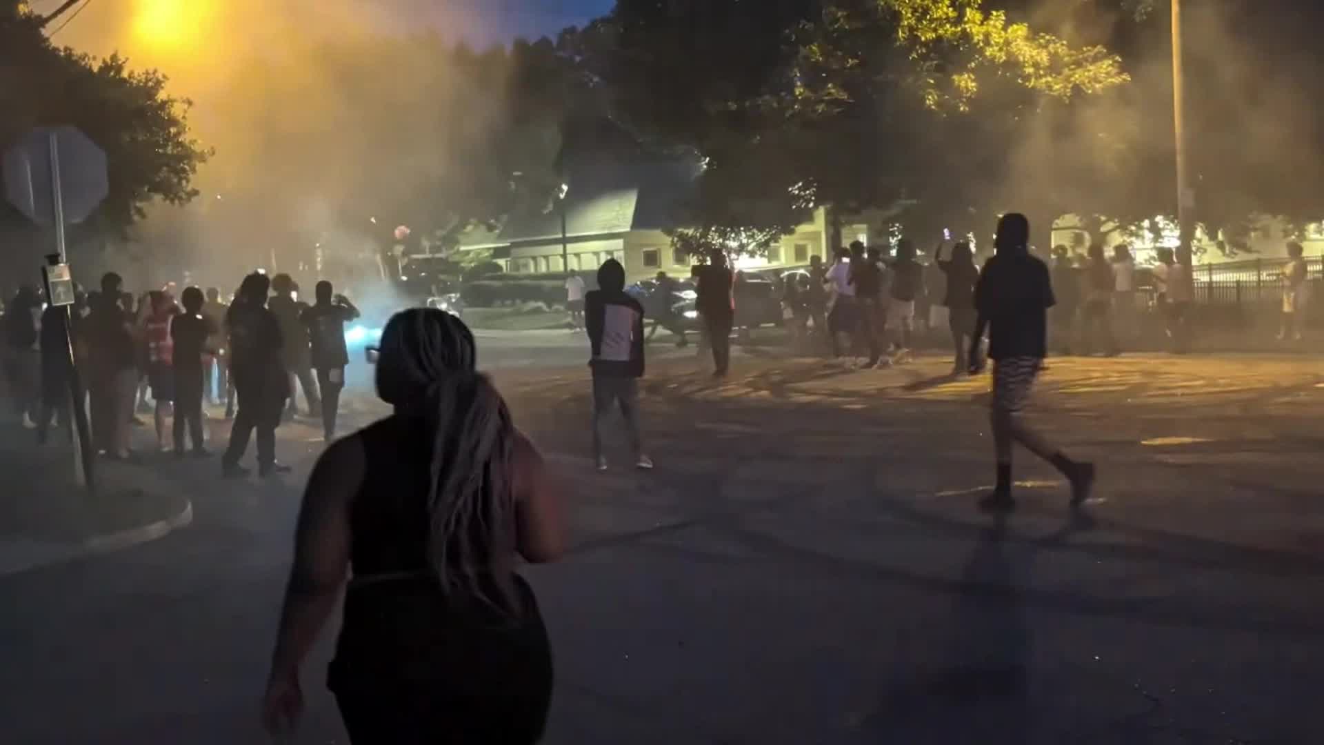 Viewer video of chaotic scene Sunday night on Redgate Ave. in Norfolk ...