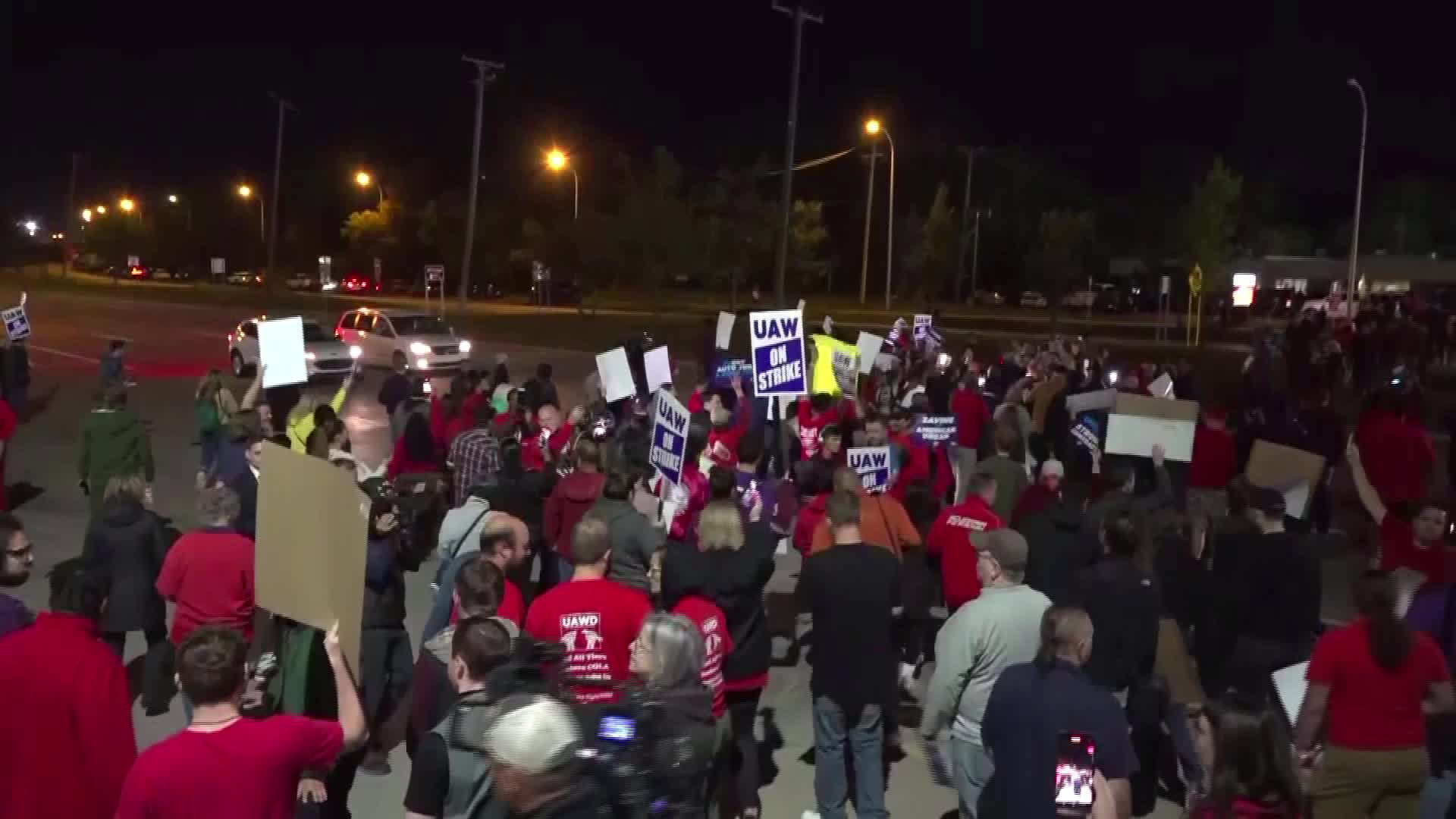 UAW strikes at 3 plants – WANE 15