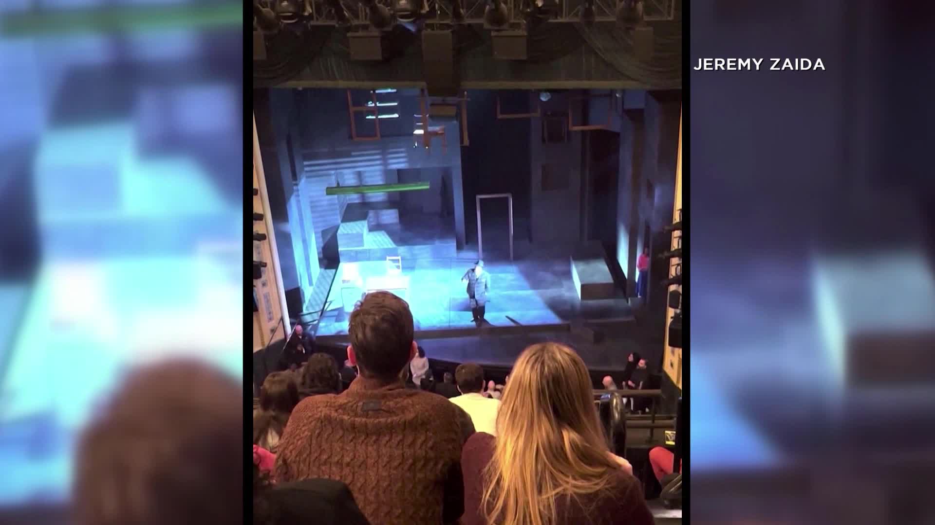 Actor interrupted during Broadway performance – WANE 15