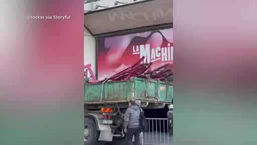 Moulin Rouge’s iconic windmill sails fall – WANE 15