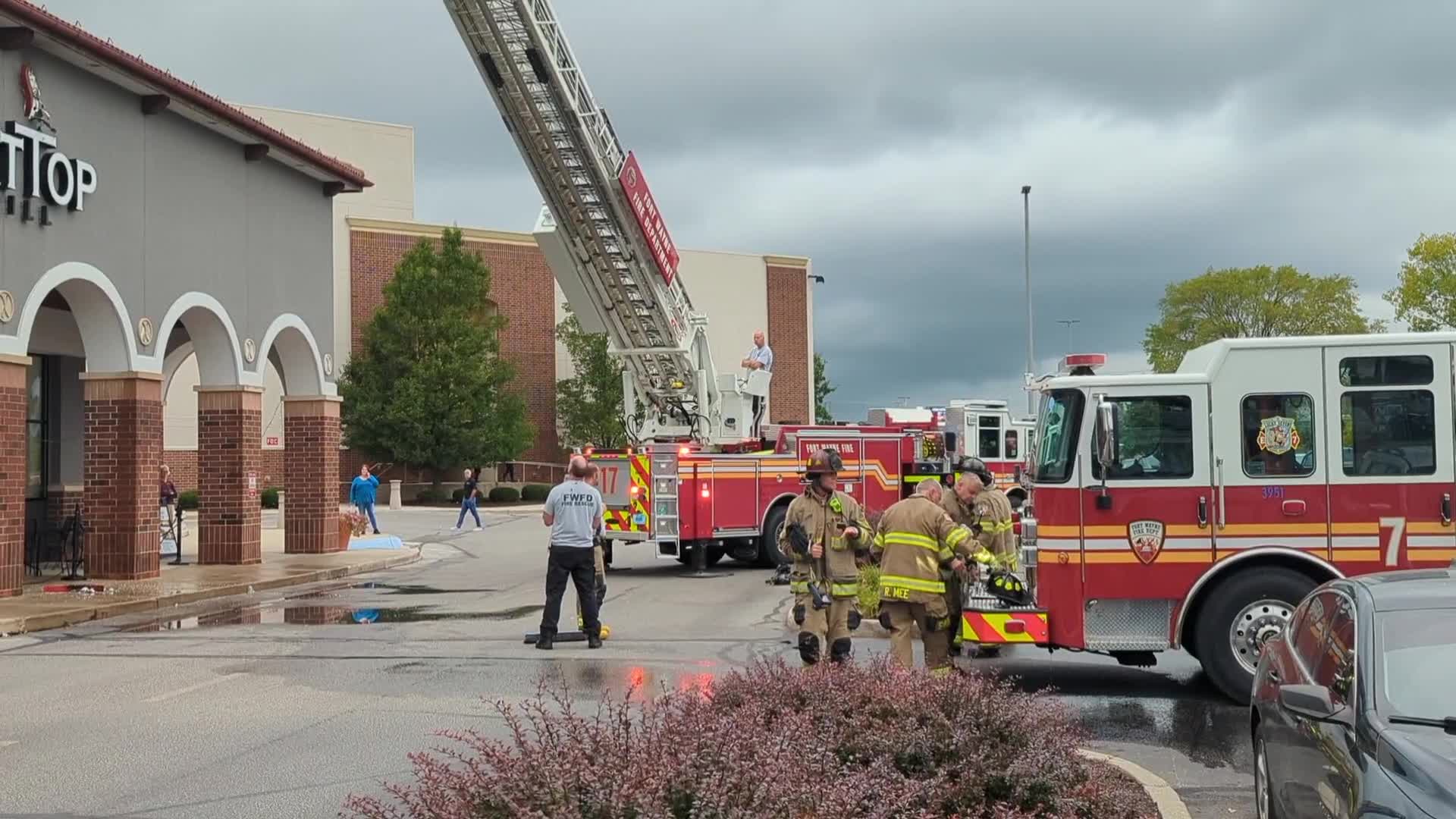 Fort Wayne Fire Department responds to sign on fire at Jefferson Pointe ...