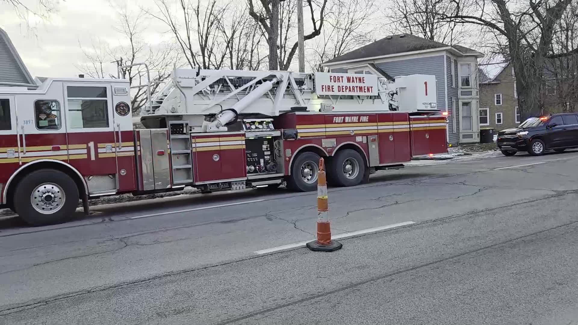 Fire shuts down Spy Run Avenue – WANE 15