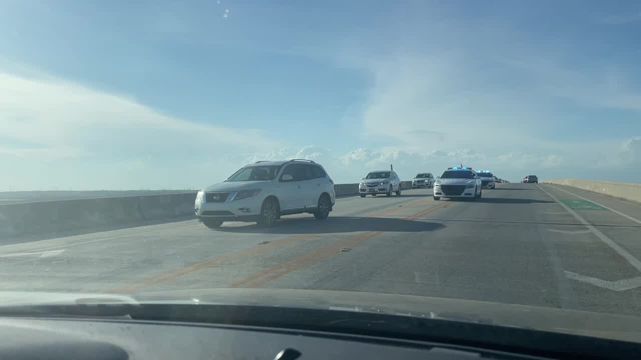 Police navigate traffic on IOP connector – WJBF