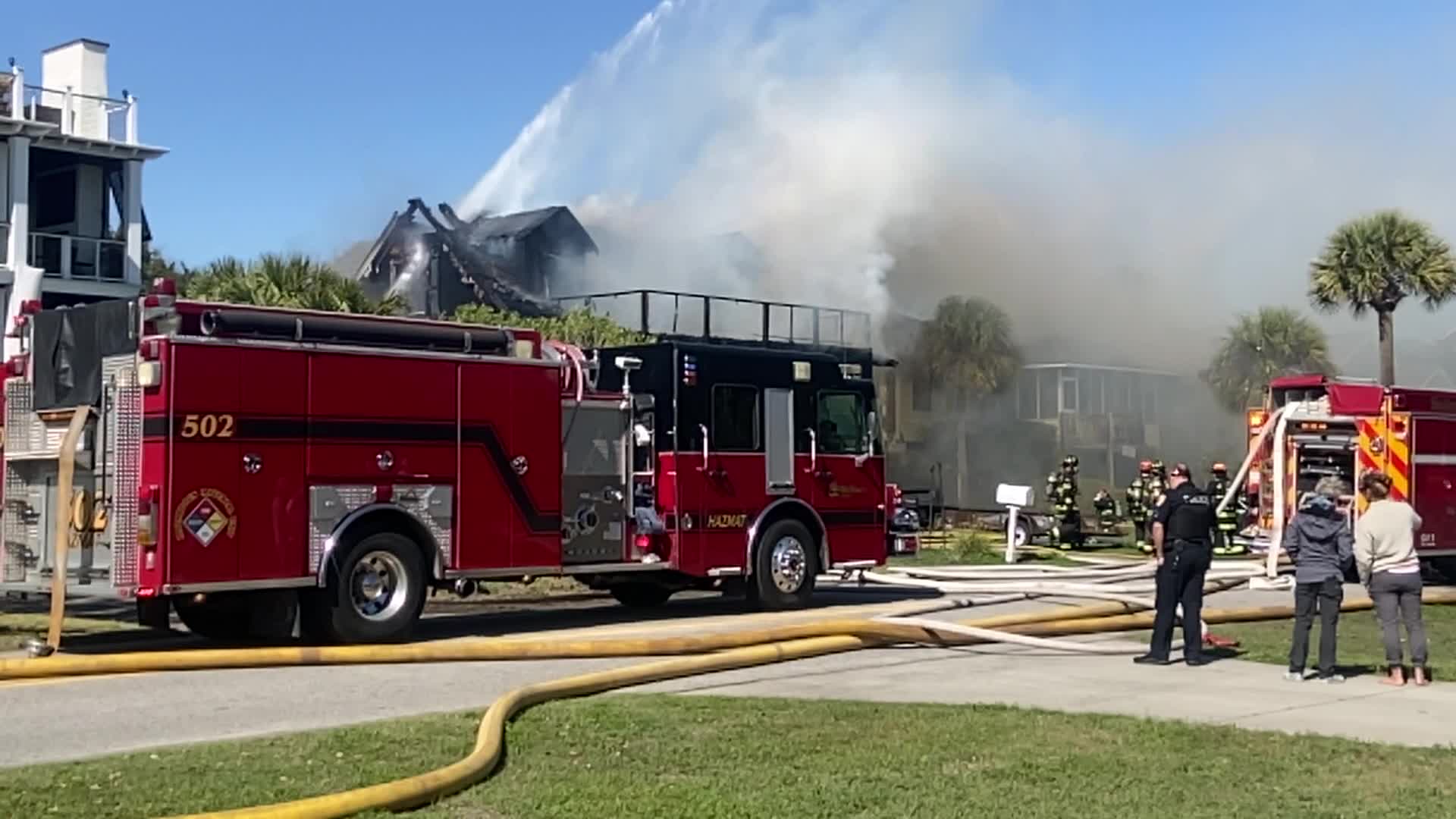 Isle of Palms Fire Department extinguishing house fire – WCBD News 2