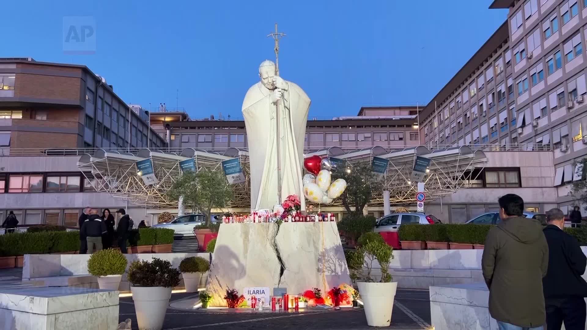 Faithful pray for Pope Francis – BorderReport