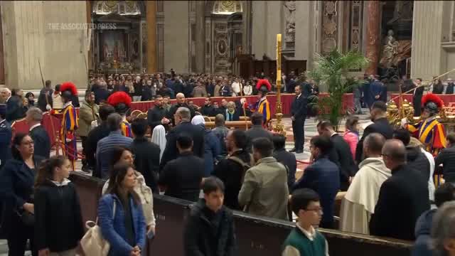 Vatican keeps St. Peter’s open all night for public viewing of Pope ...