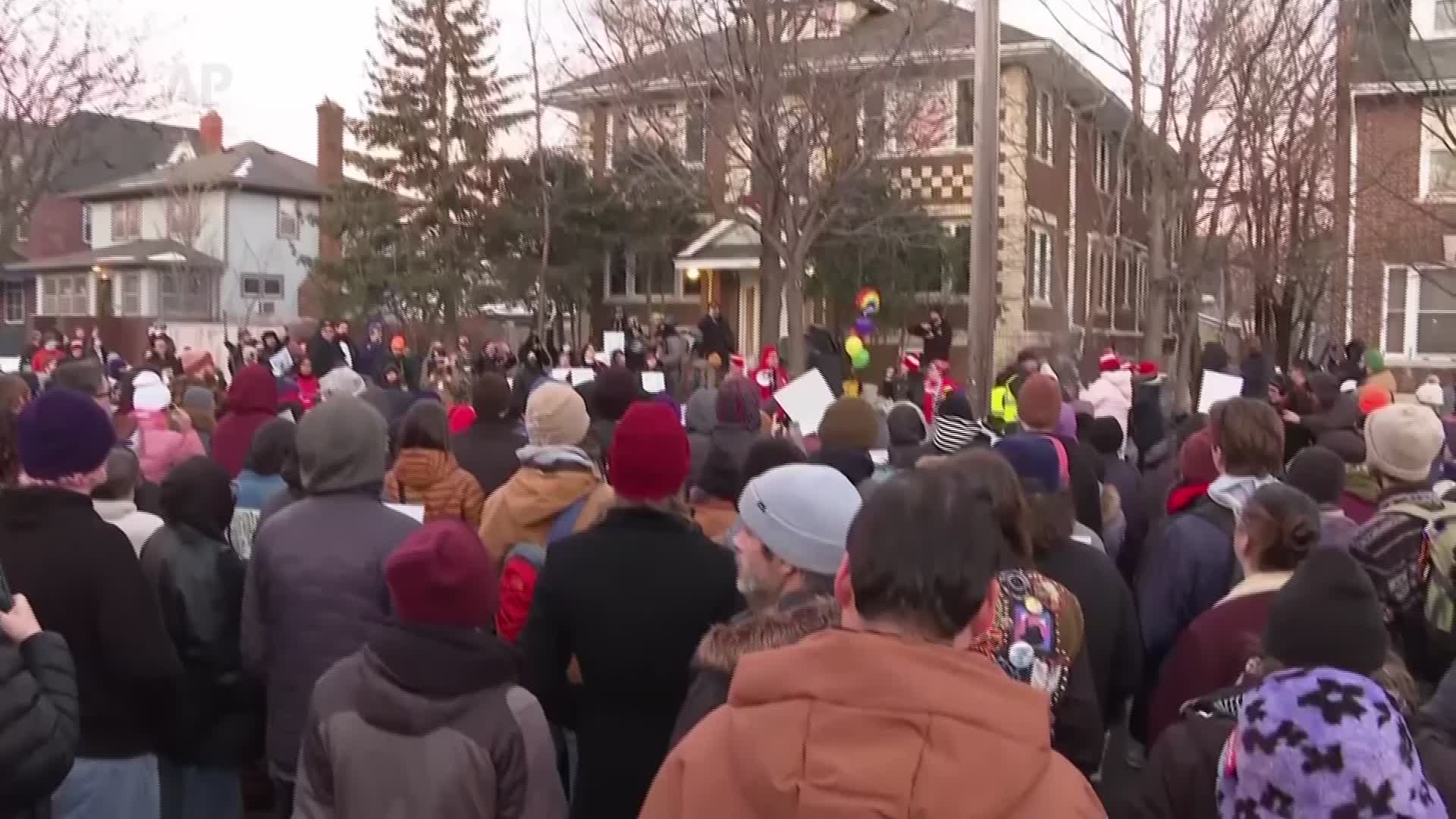 Minneapolis on edge after fatal shooting of woman by ICE officer – WIVT ...