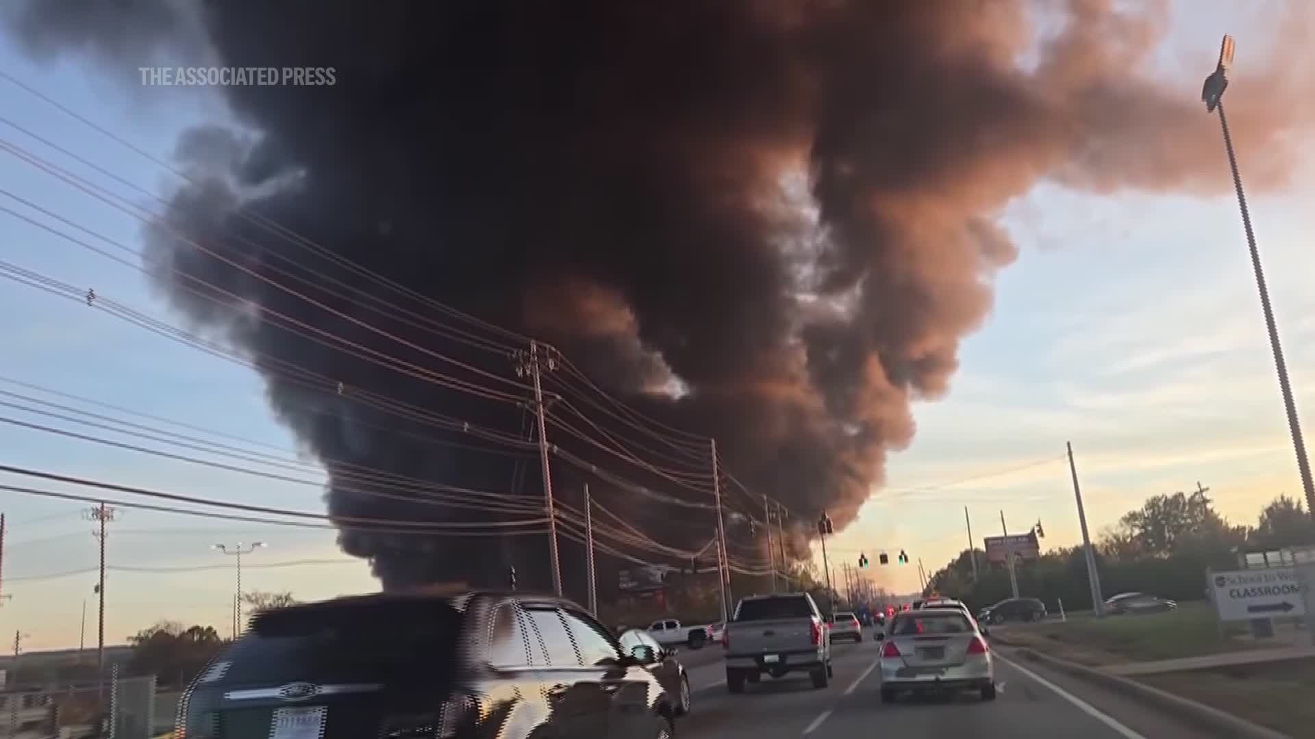Smoke rises from UPS plane crash in Kentucky – CW33 Dallas / Ft. Worth