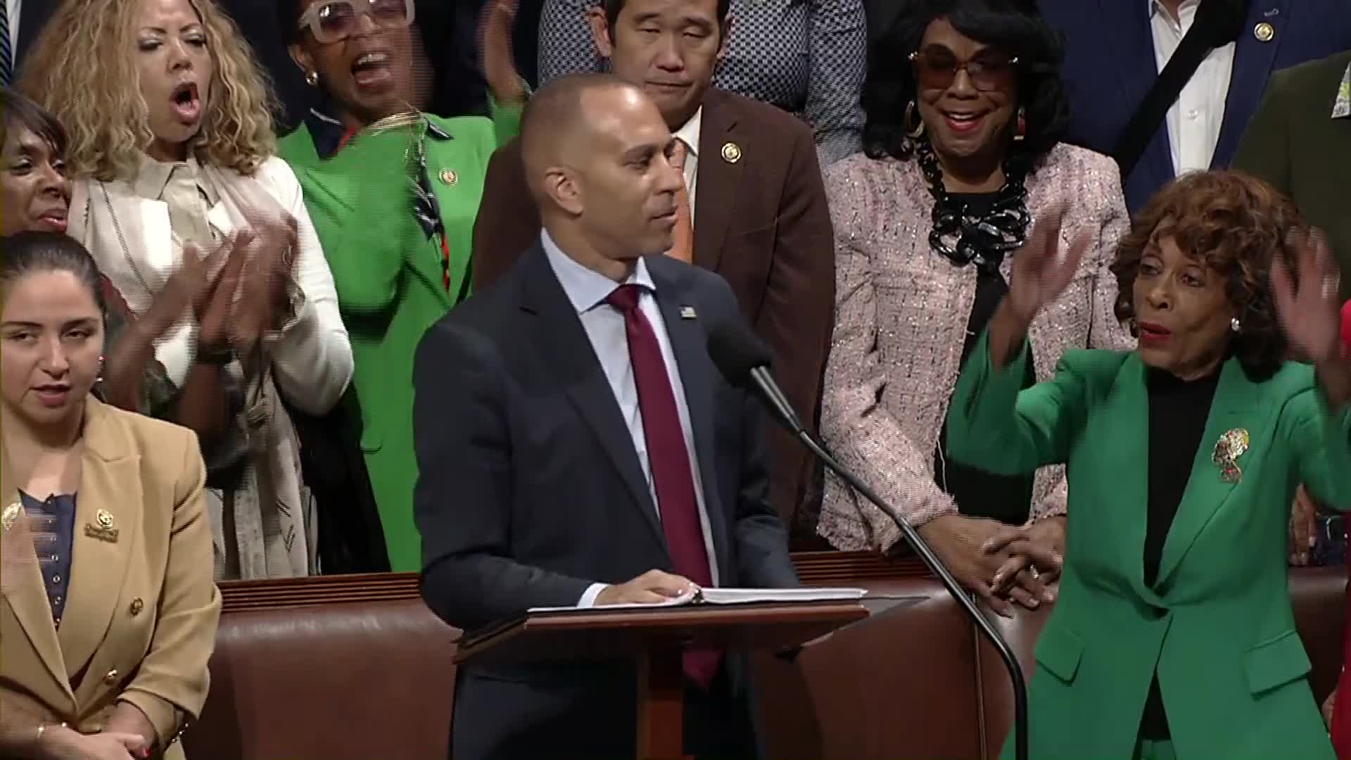 House Minority Leader Hakeem Jeffries sets House floor record – FOX21 ...