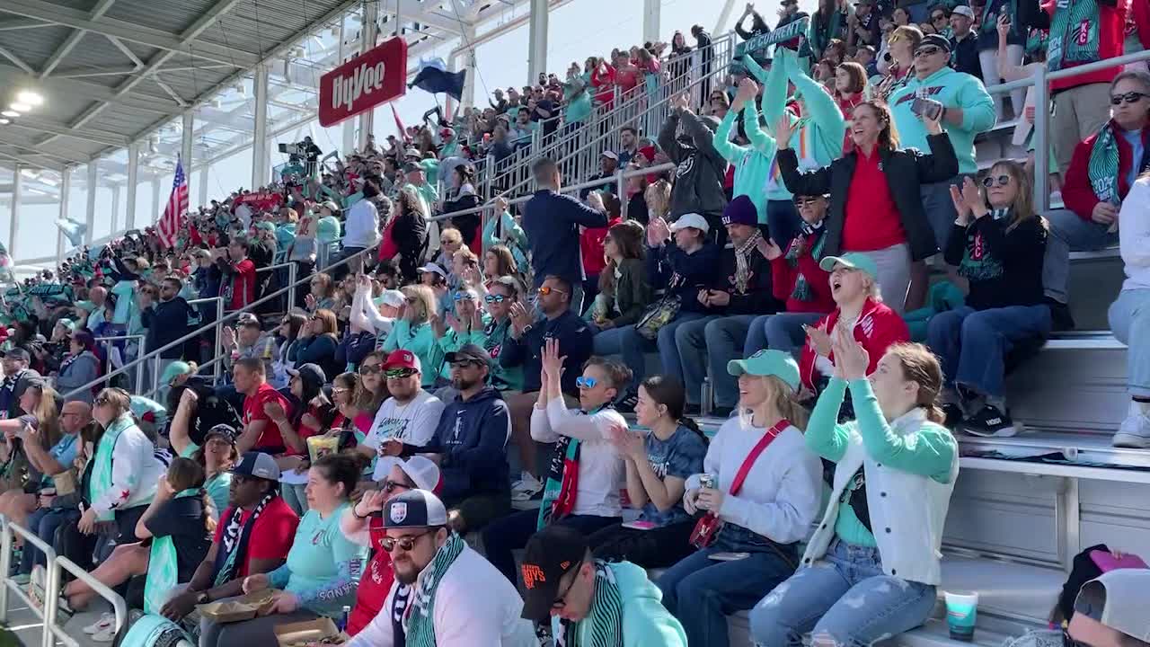 Fans witness history as KC Current wins in first CPKC Stadium match ...