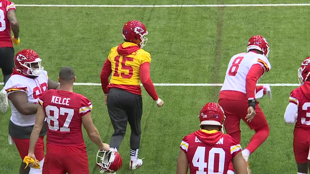 Patrick Mahomes practices with tape on throwing hand – FOX 4 Kansas ...
