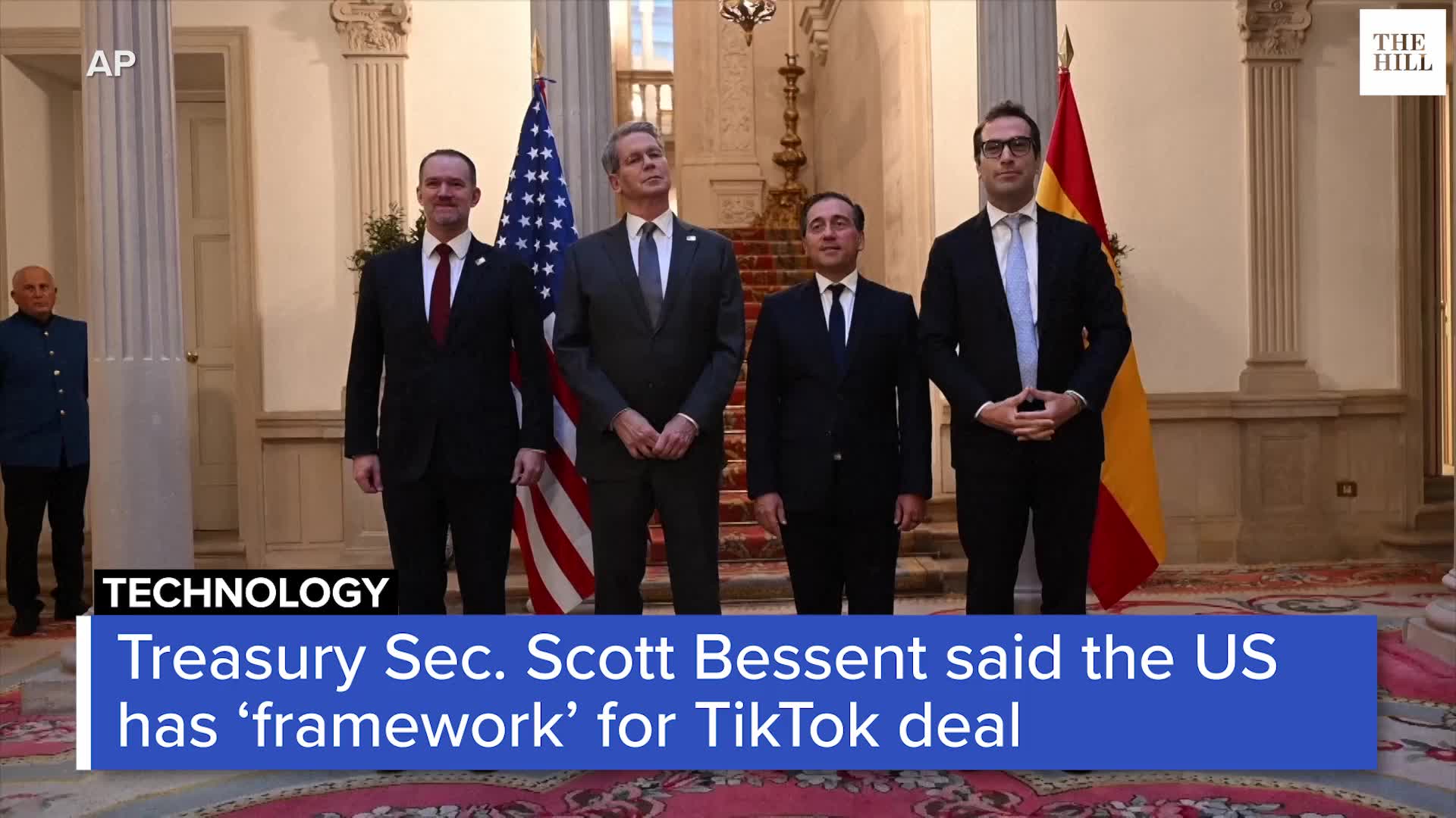 INSIDE President’s Trump’s OVAL Office, Full-Scale REPLICA One Block ...